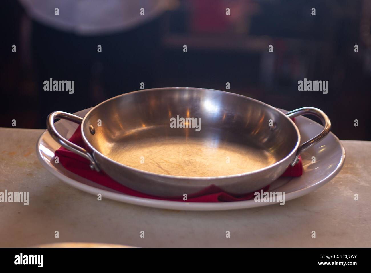 Shallow traditional pan hi-res stock photography and images - Alamy