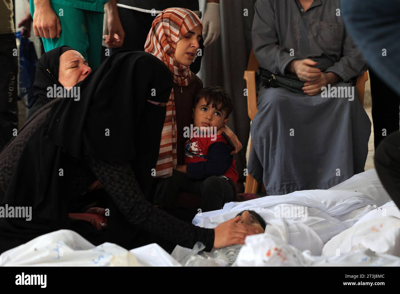 Rafah, Gaza. 25th Oct, 2023. People mourn by the bodies of relatives ...