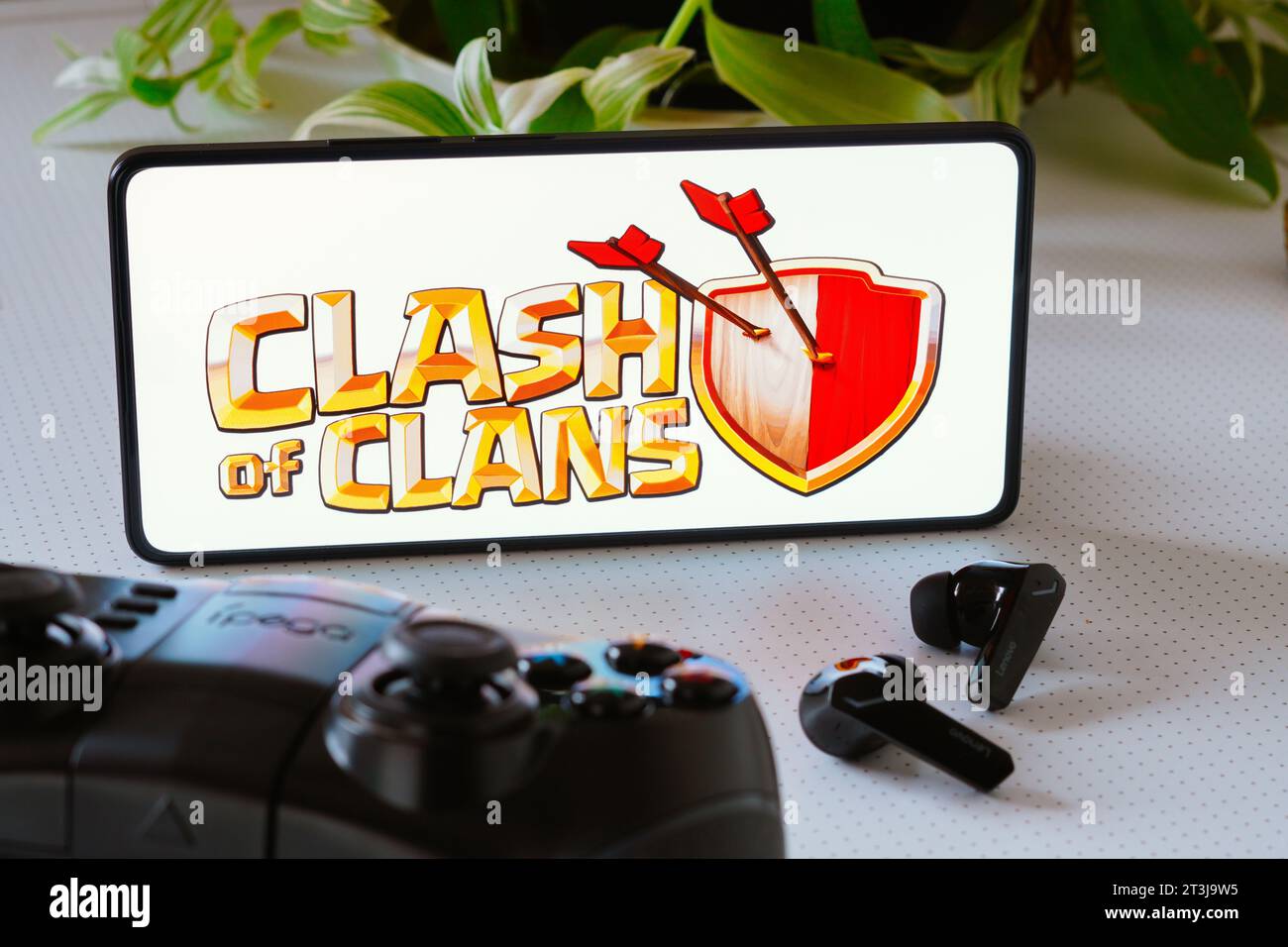 Clash of clans logo hi-res stock photography and images - Alamy