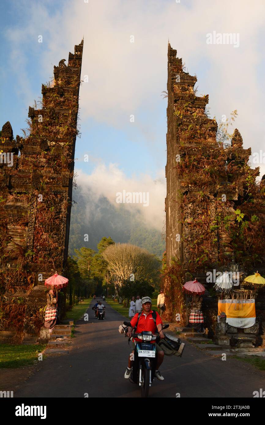 Handara iconic gate hi-res stock photography and images - Alamy