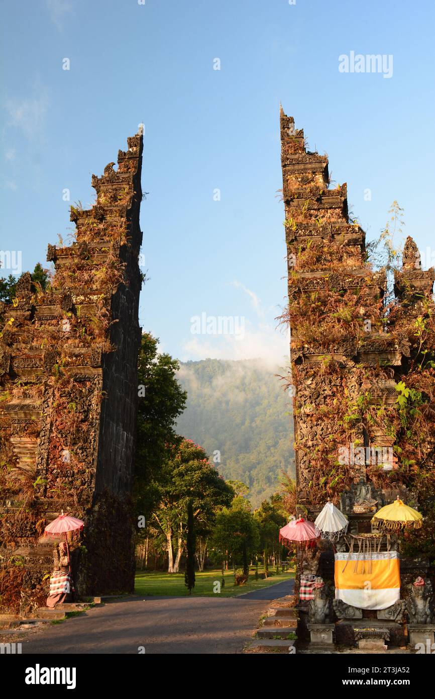 Handara iconic gate hi-res stock photography and images - Alamy