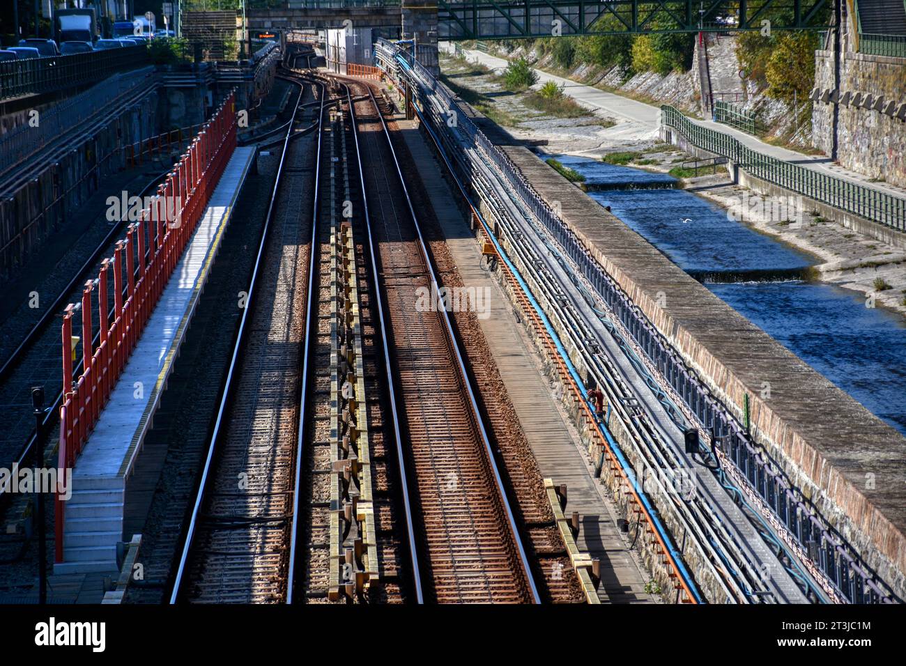 Wien, U-Bahn, Hietzing, Wienfluss, Flussbett, Wasser, begradigt ...
