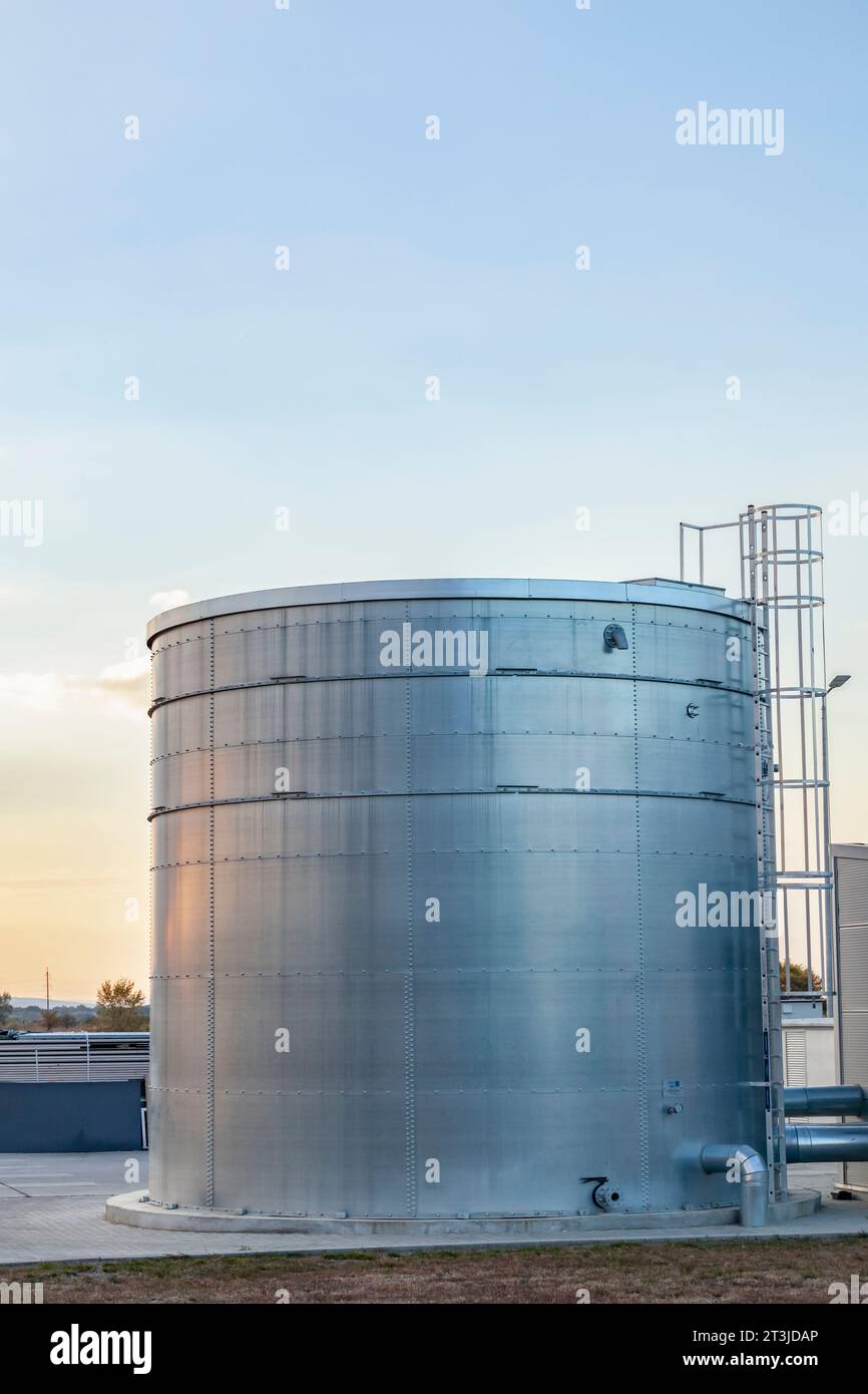 Large industrial liquid tank hi-res stock photography and images - Alamy