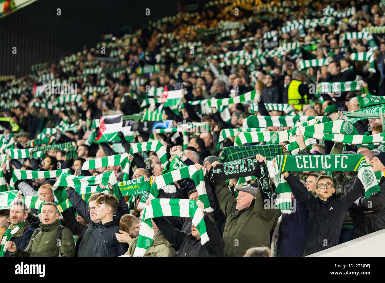 Glasgow, Scotland. 25 October 2023. Celtic fans hold up Palestine flags ...