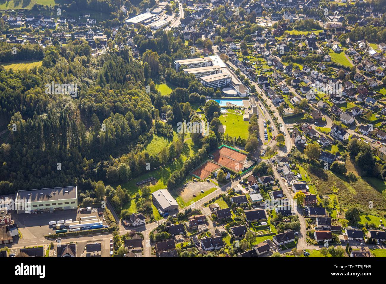 Luftbild, Freibad Hilchenbach, neben der Celenus Klinik für Neurologie ...