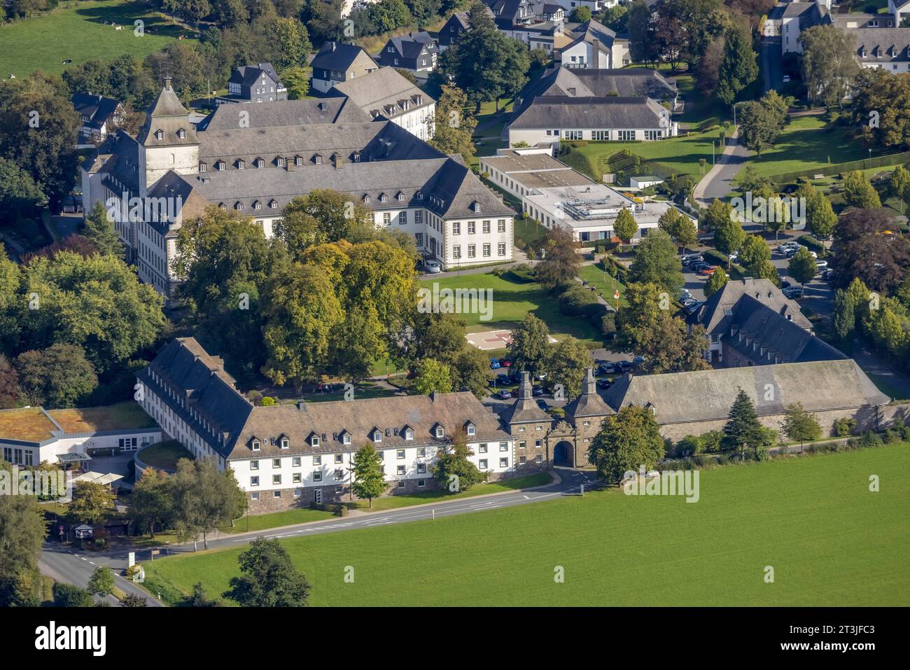 Luftbild, Klostertor und Kloster Grafschaft mit Fachkrankenhaus Kloster ...