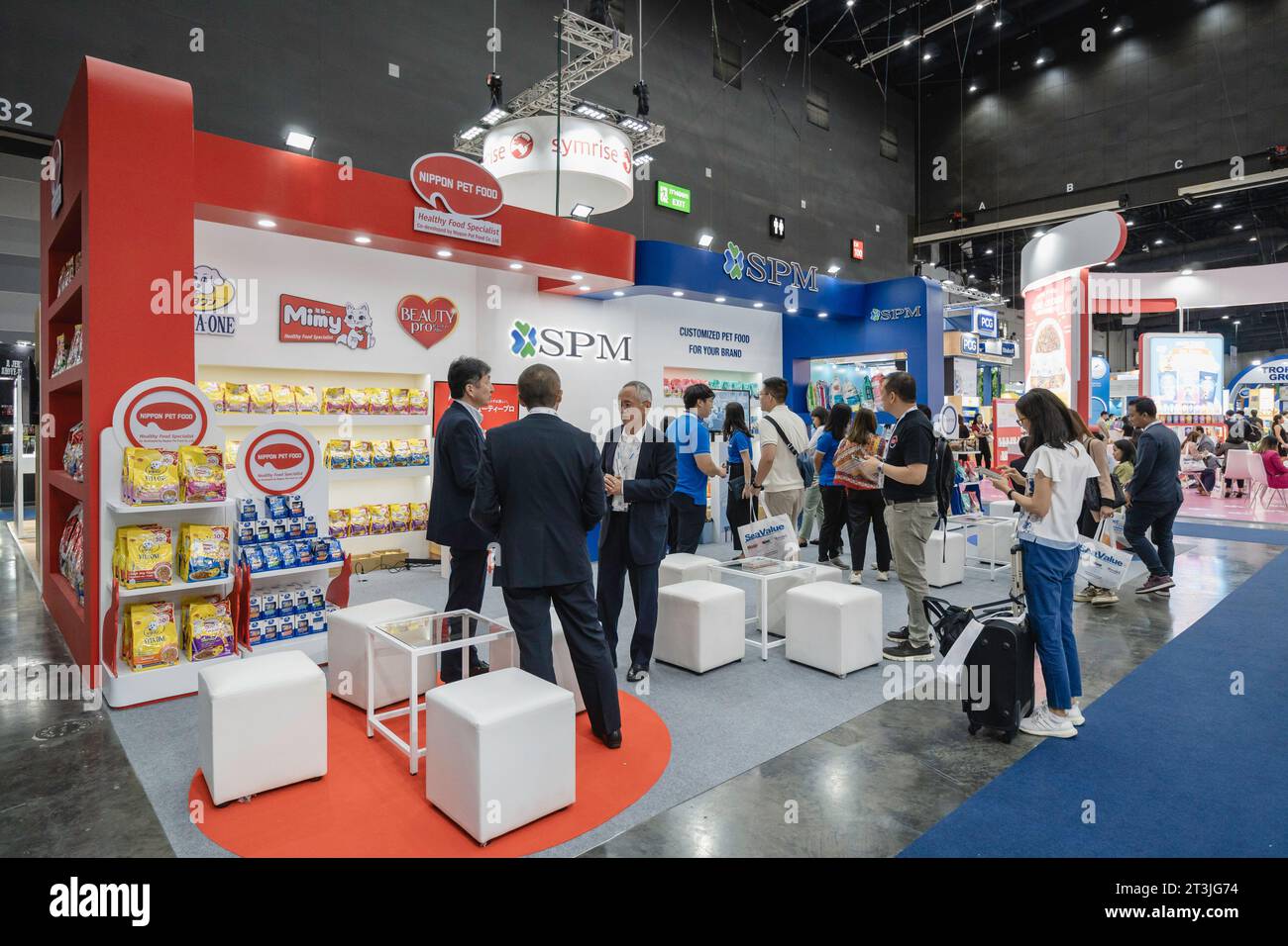 Pet food exhibition booth hi-res stock photography and images - Alamy