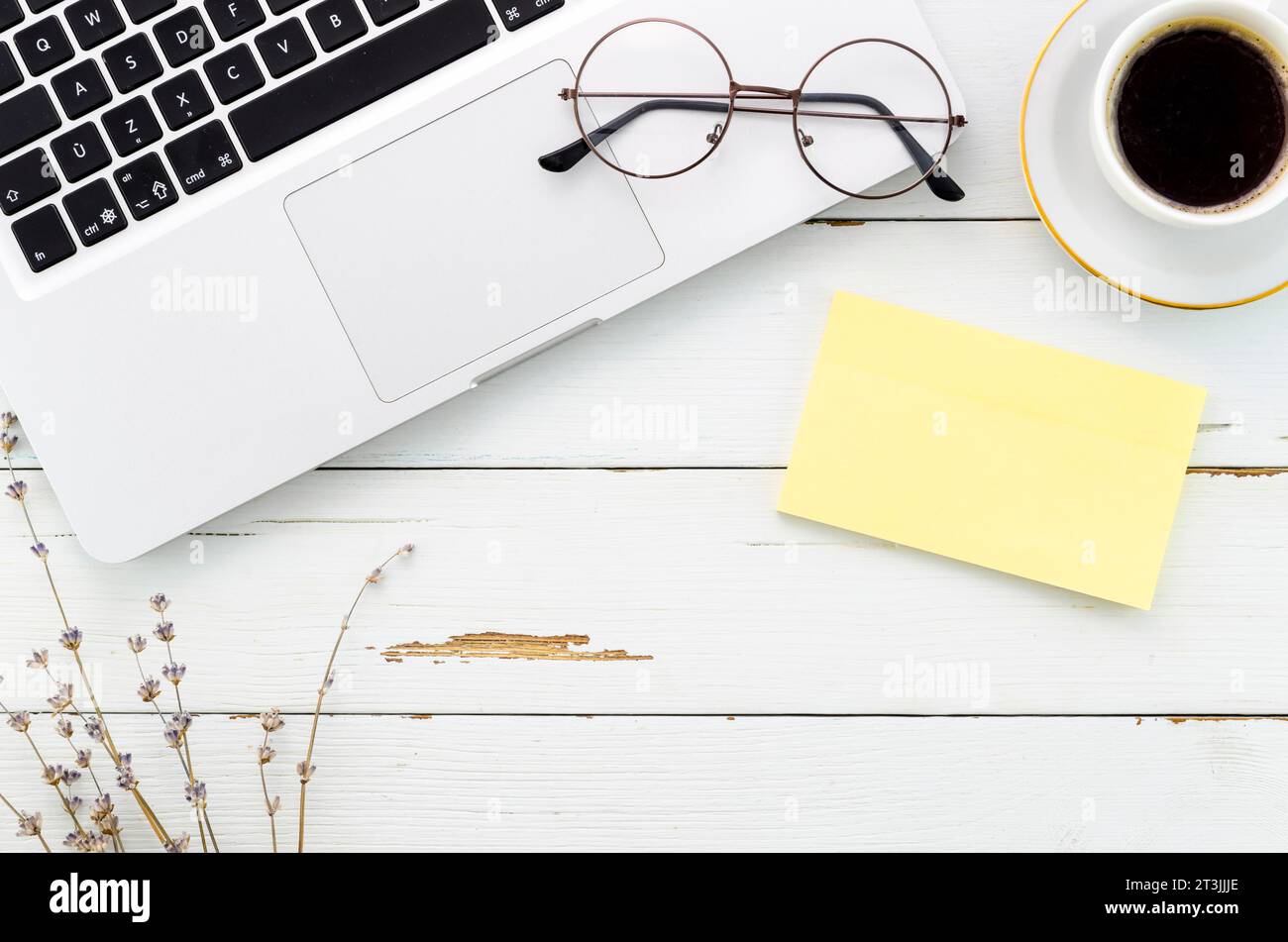 Computer and coffee cup hi-res stock photography and images - Alamy