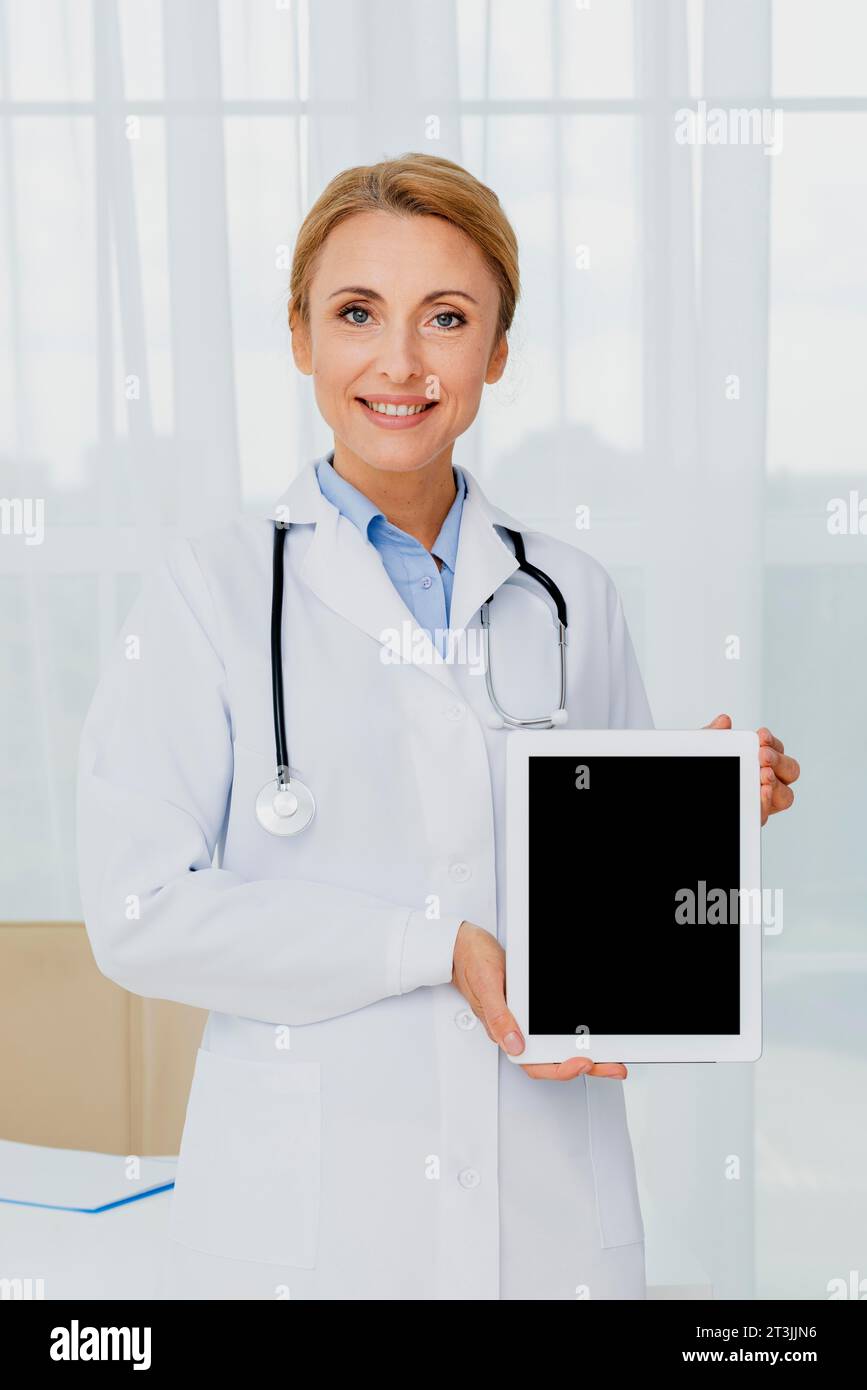 Clinical attire hi-res stock photography and images - Alamy