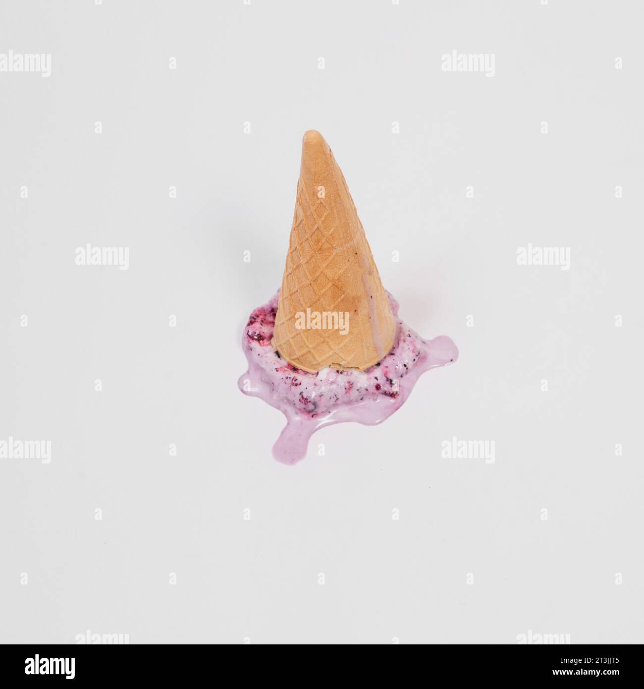 Falling ice cream hi-res stock photography and images - Alamy