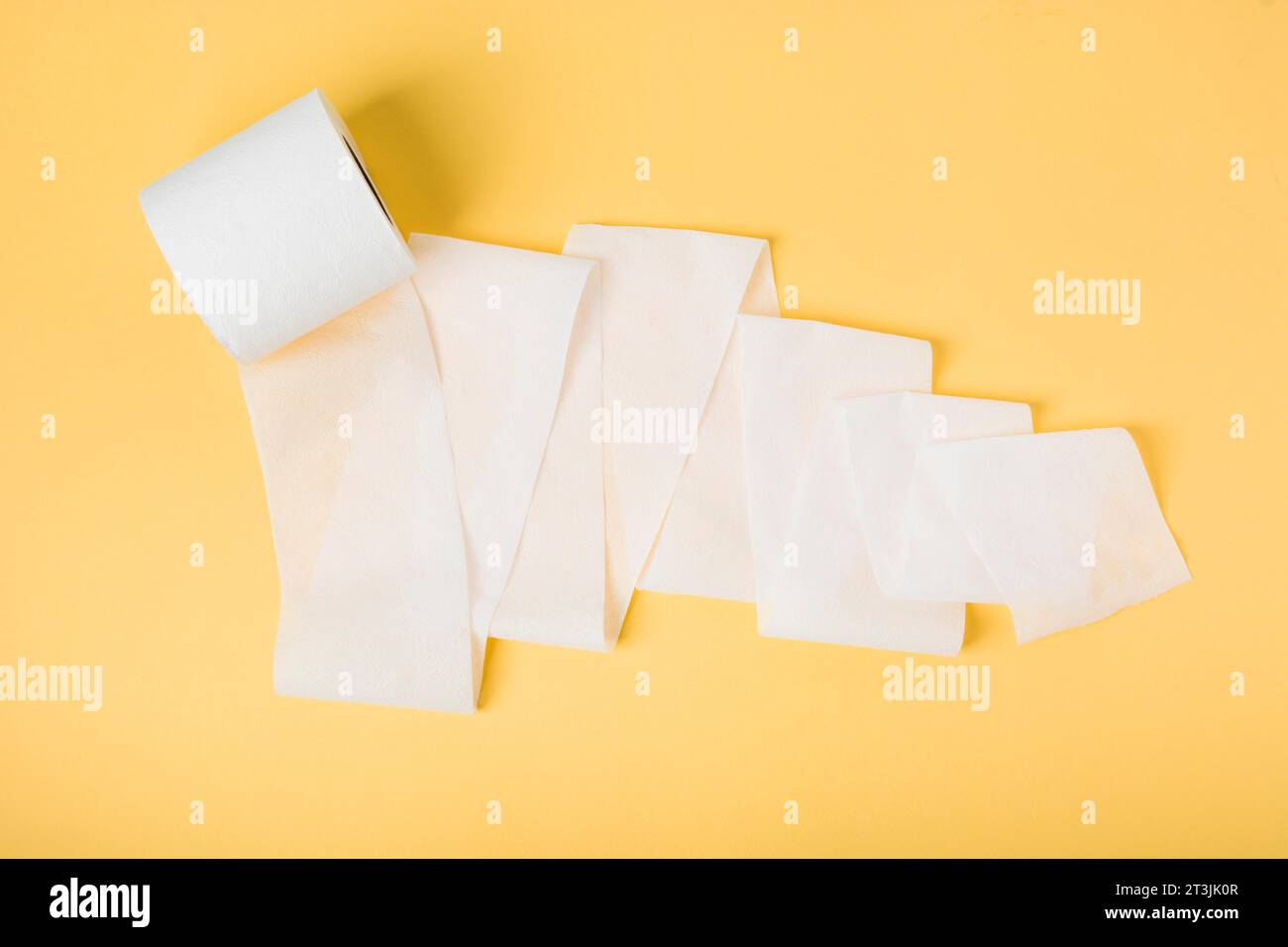Flat lay toilet paper roll loose Stock Photo - Alamy