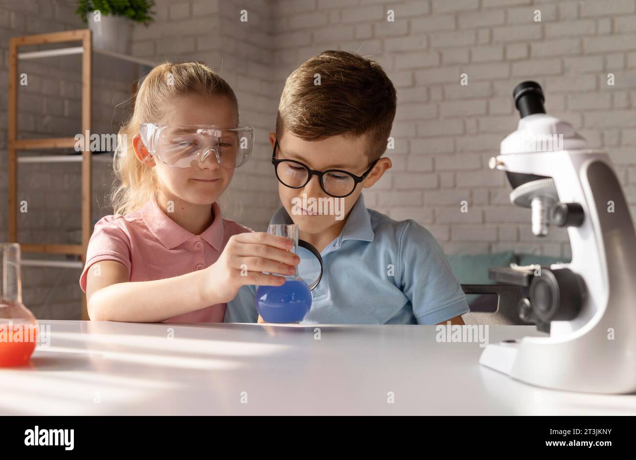 Kids experiments hi-res stock photography and images - Alamy