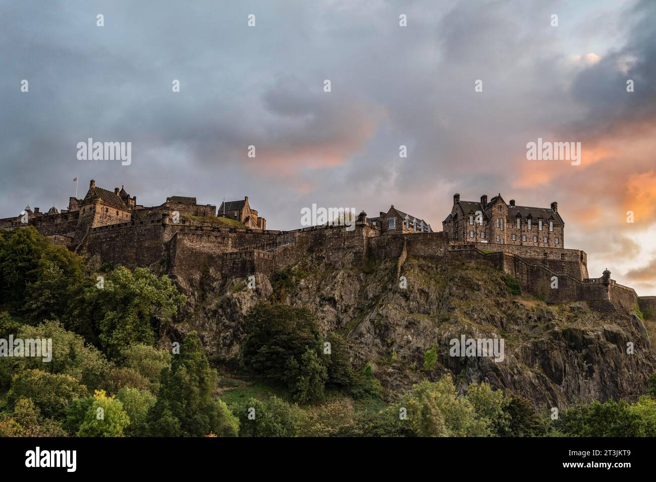 Castle of light edinburgh castle hi-res stock photography and images ...