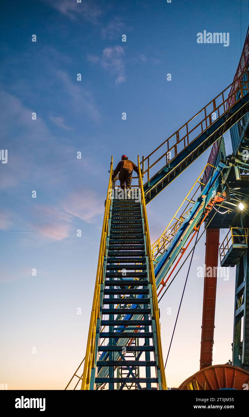 Working at heights hi-res stock photography and images - Alamy