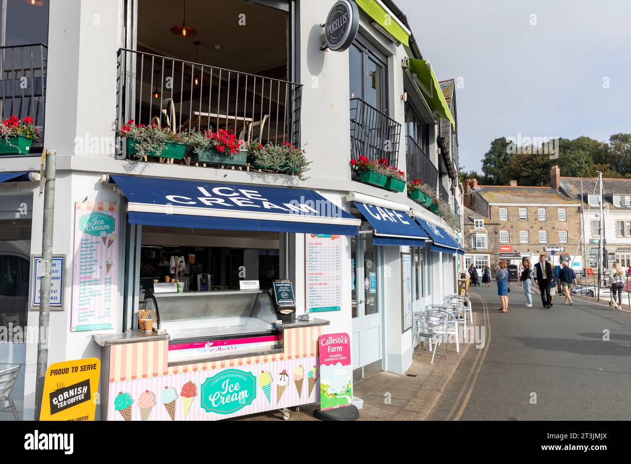 Padstow,Cornwall, Cornish ice cream store shop selling refreshments and ...