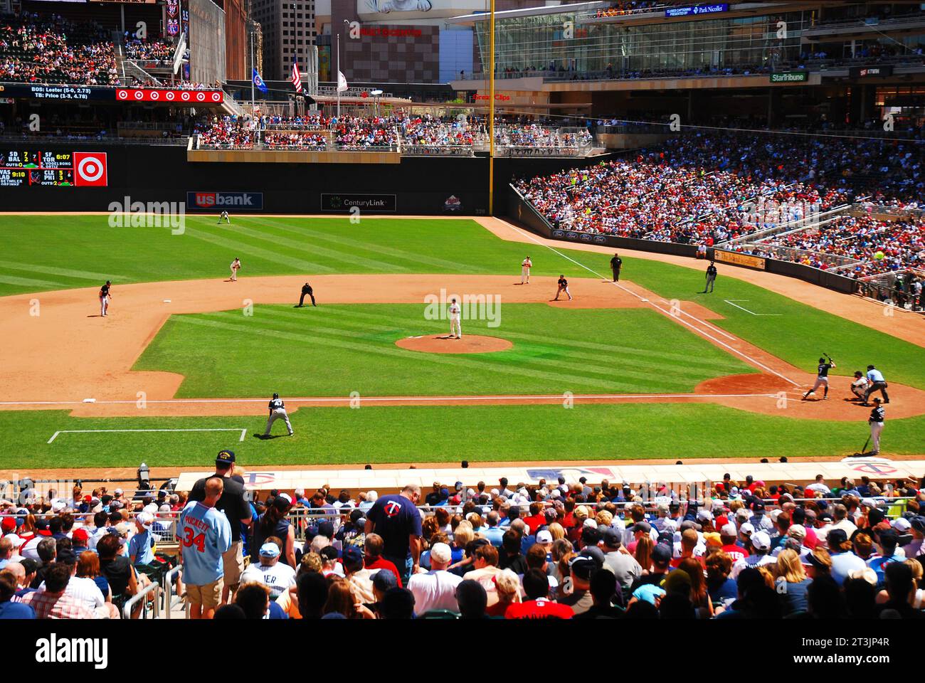 Baseball stadium crowd hi-res stock photography and images - Alamy