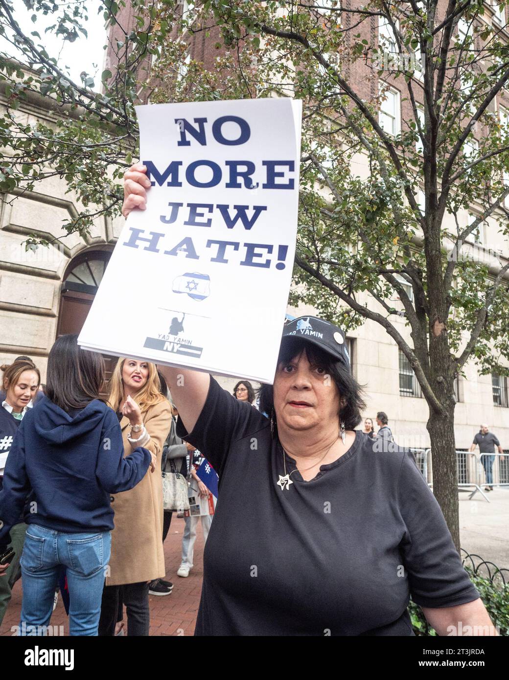 New York, NY, USA. 25th Oct, 2023. People participate in an End Jew ...