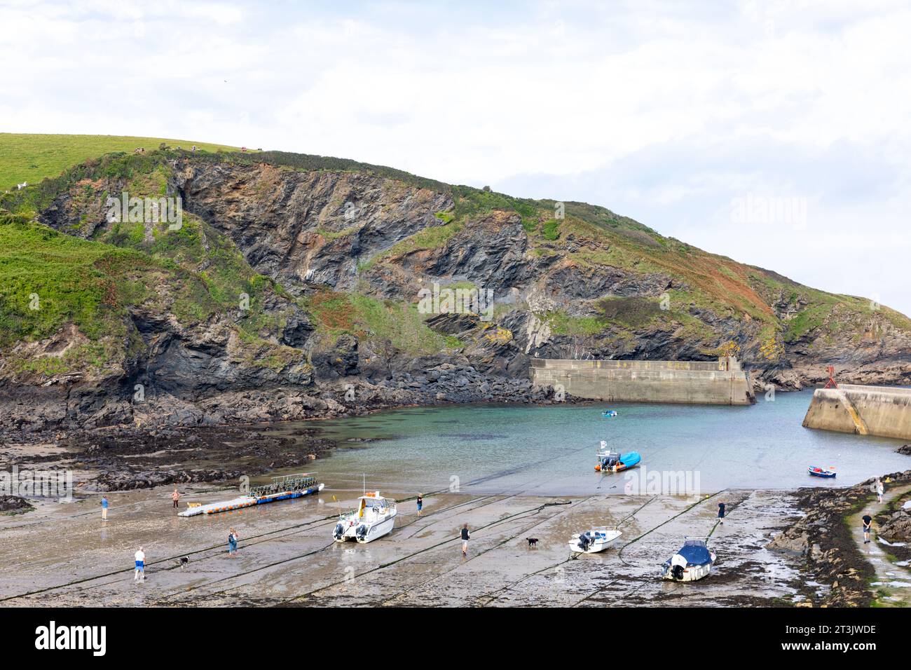 Port Isaac Cornwall, headland and harbour of this Cornish fishing ...