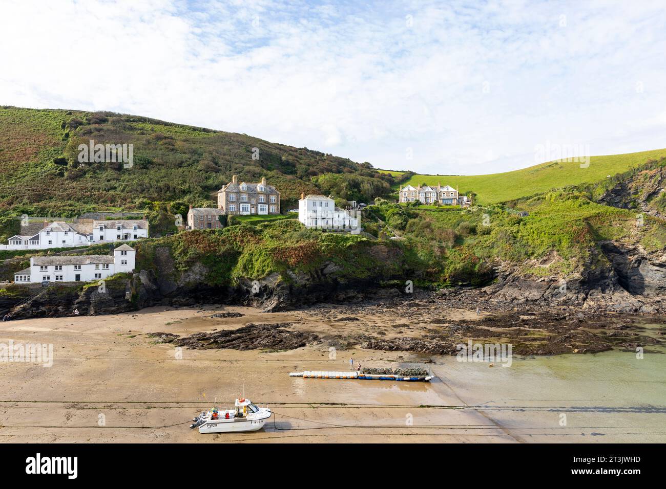 Cornwall cottage cliff hi-res stock photography and images - Alamy