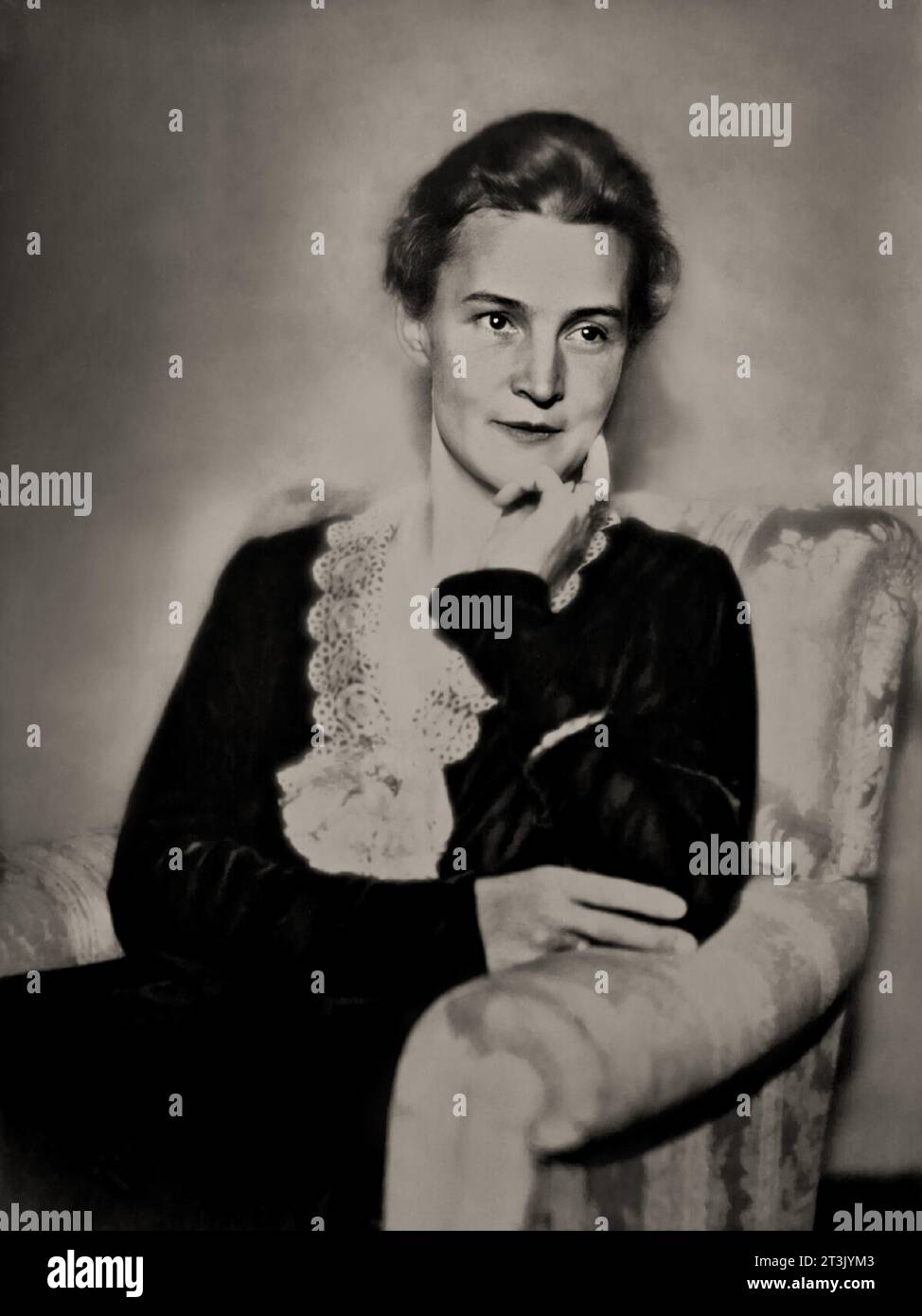 Sophia conte hi-res stock photography and images - Alamy