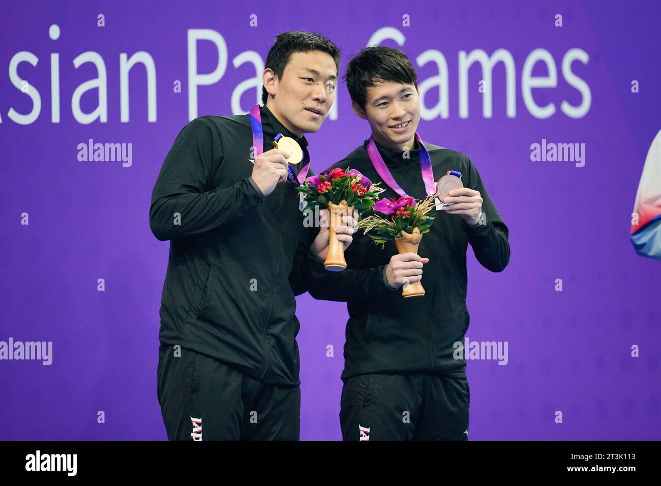Hangzhou, China. 25th Oct, 2023. (L-R) Naohide Yamaguchi (JPN), Yuto ...