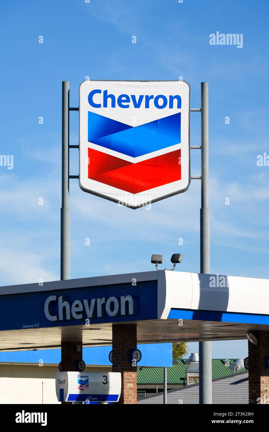 Chevron gas station sign hi-res stock photography and images - Alamy