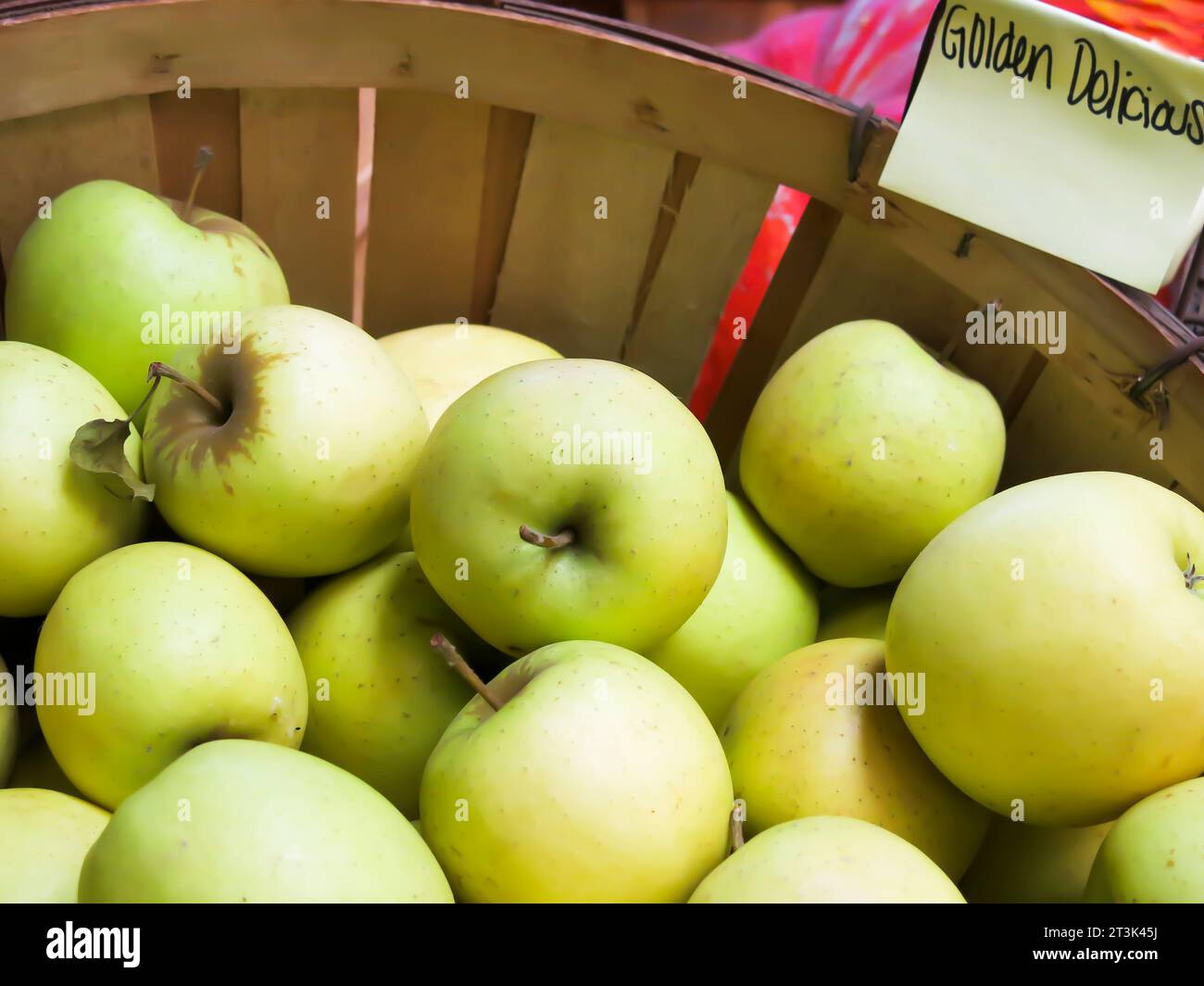 Golden deliicious hi-res stock photography and images - Alamy