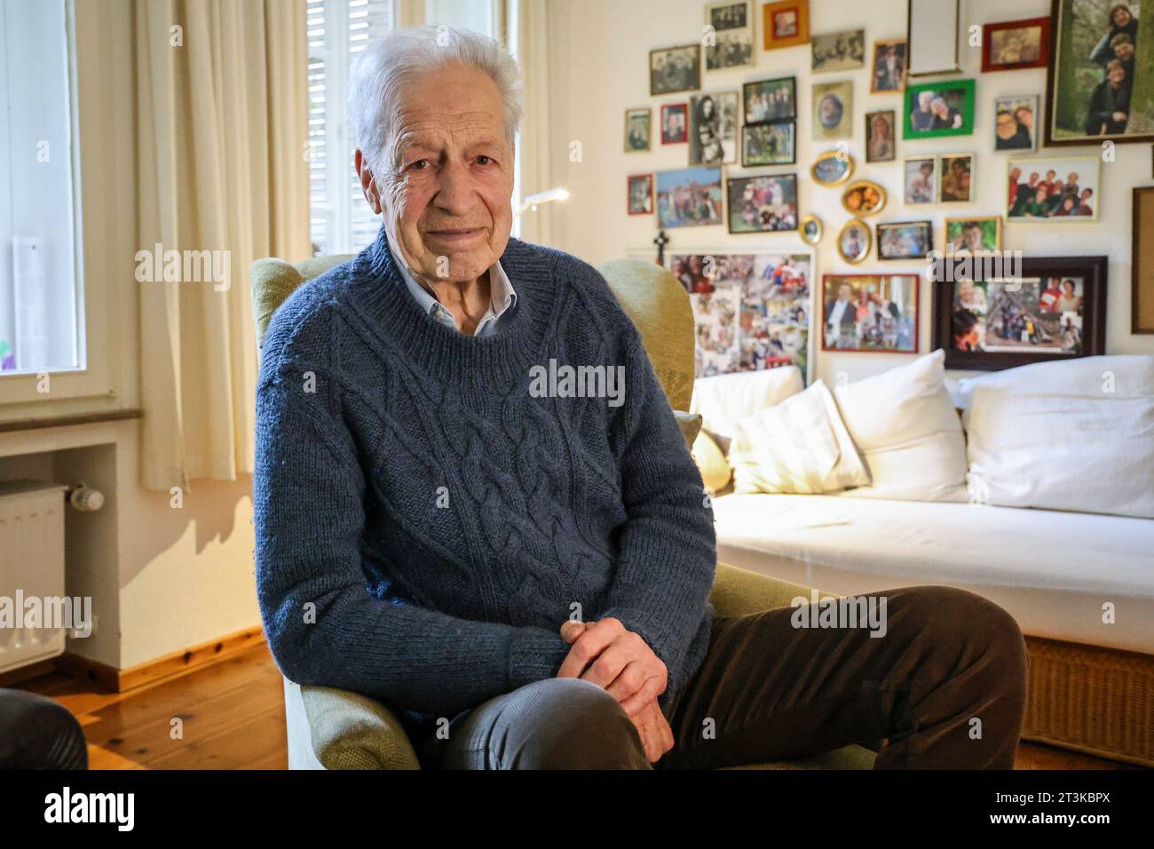 Bremen, Germany. 19th Oct, 2023. Henning Scherf (SPD), German ...