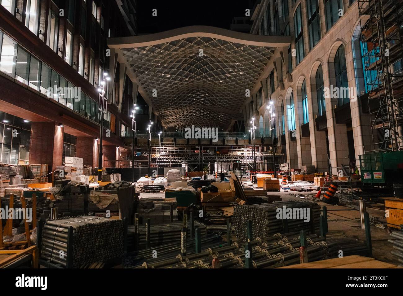 Toronto the well construction night hi-res stock photography and images ...