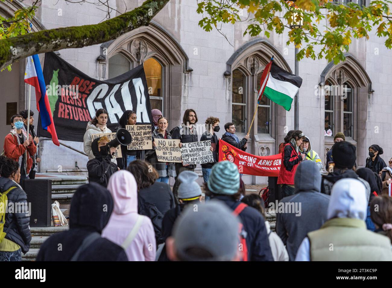 Students gather at the University of Washington's Red Square while ...