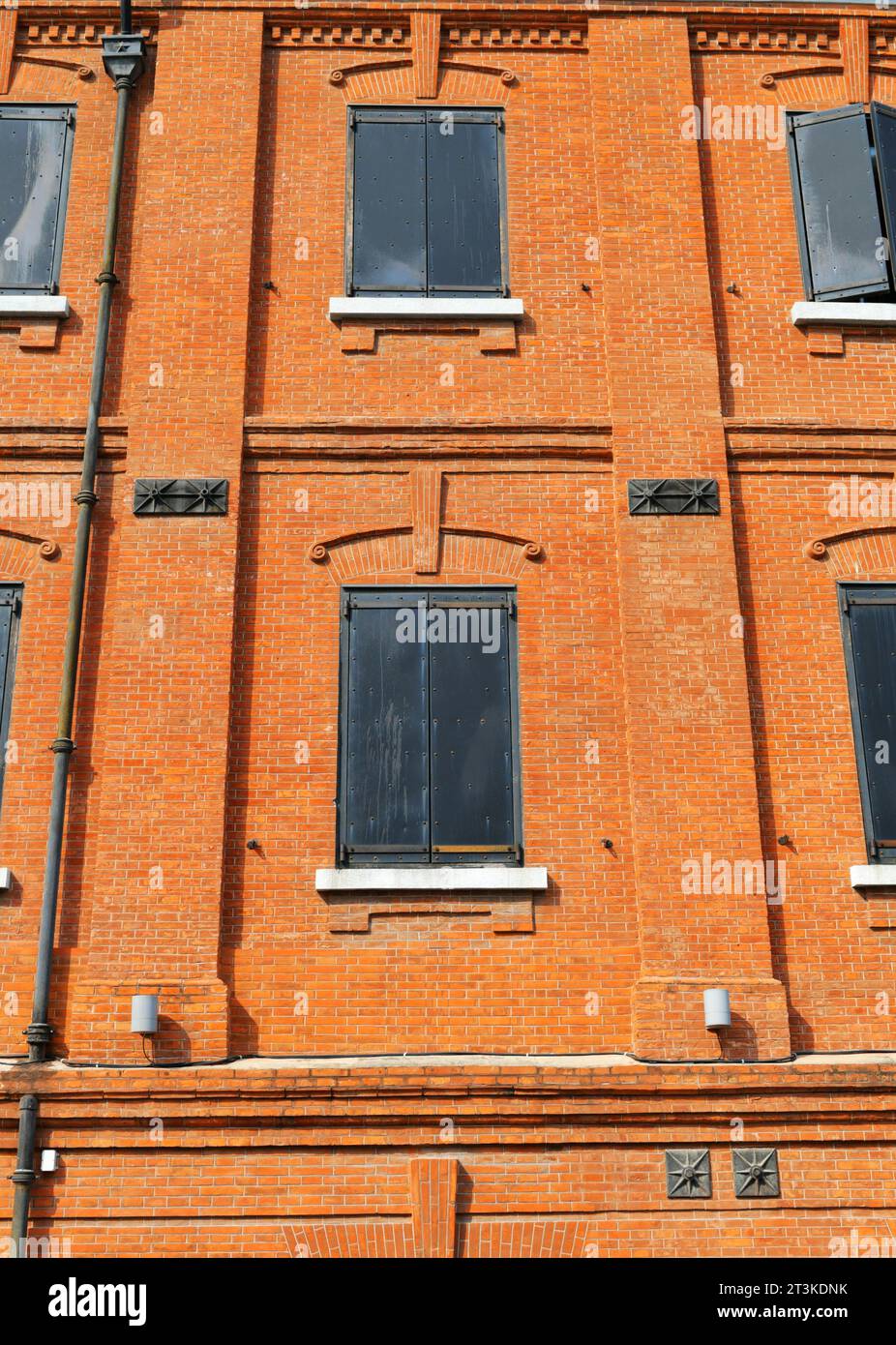 Photo of windows on building exterior Stock Photo - Alamy