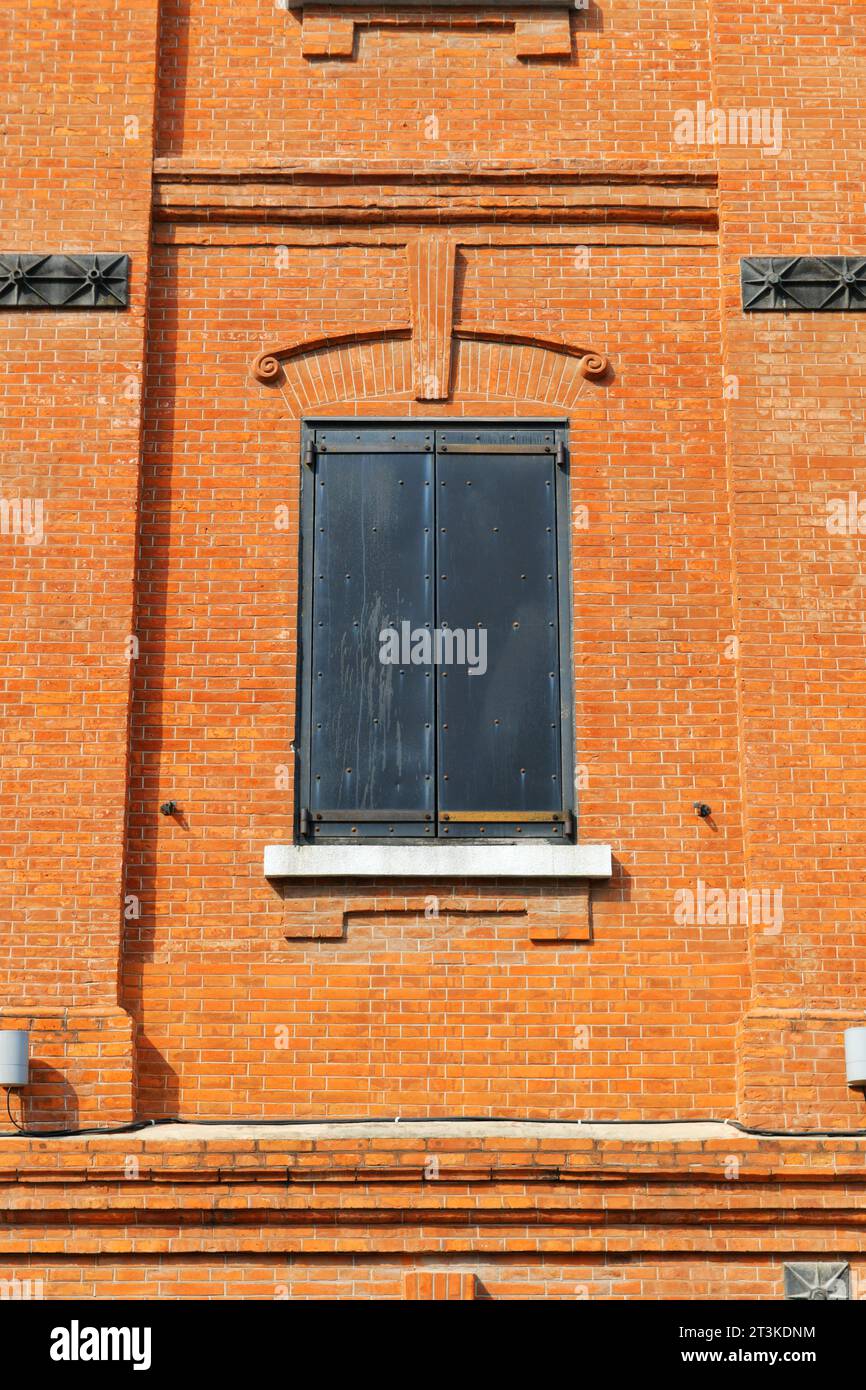Photo of windows on building exterior Stock Photo - Alamy