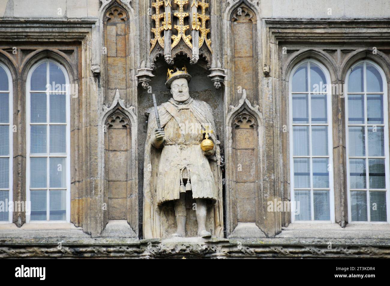 Photo of the Statue of Henry VIII at the gate of Trinity College ...