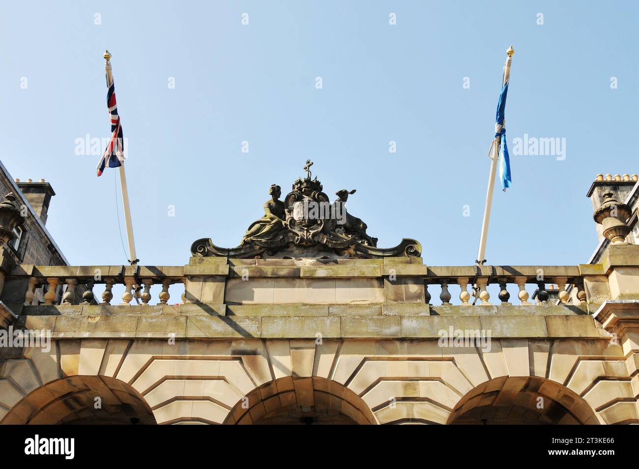 Photo of Statues on buildings in Edinburgh, Scotland, England Stock ...