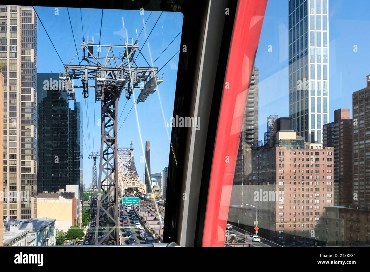 View of the Roosevelt Island Tramway, an aerial tramway in New York ...