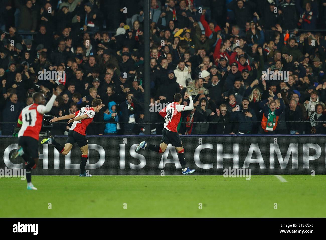 Rotterdam, Netherlands. 25th Oct, 2023. Santiago Gimenez (Feyenoord ...