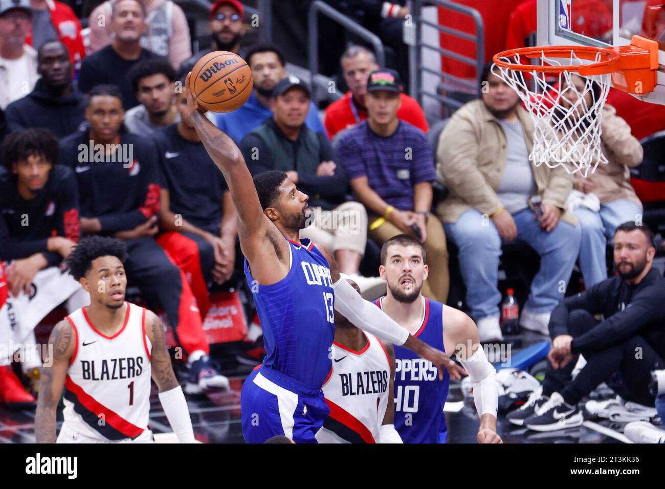 Los Angeles, California, USA. 25th Oct, 2023. Los Angeles Clippers' Paul George #13 goes up for ...