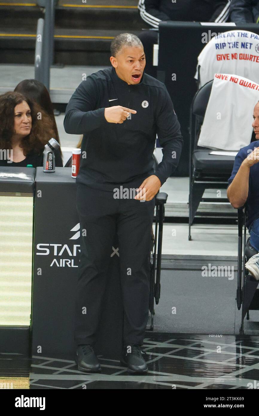 Los Angeles, California, USA. 25th Oct, 2023. Los Angeles Clippers head ...