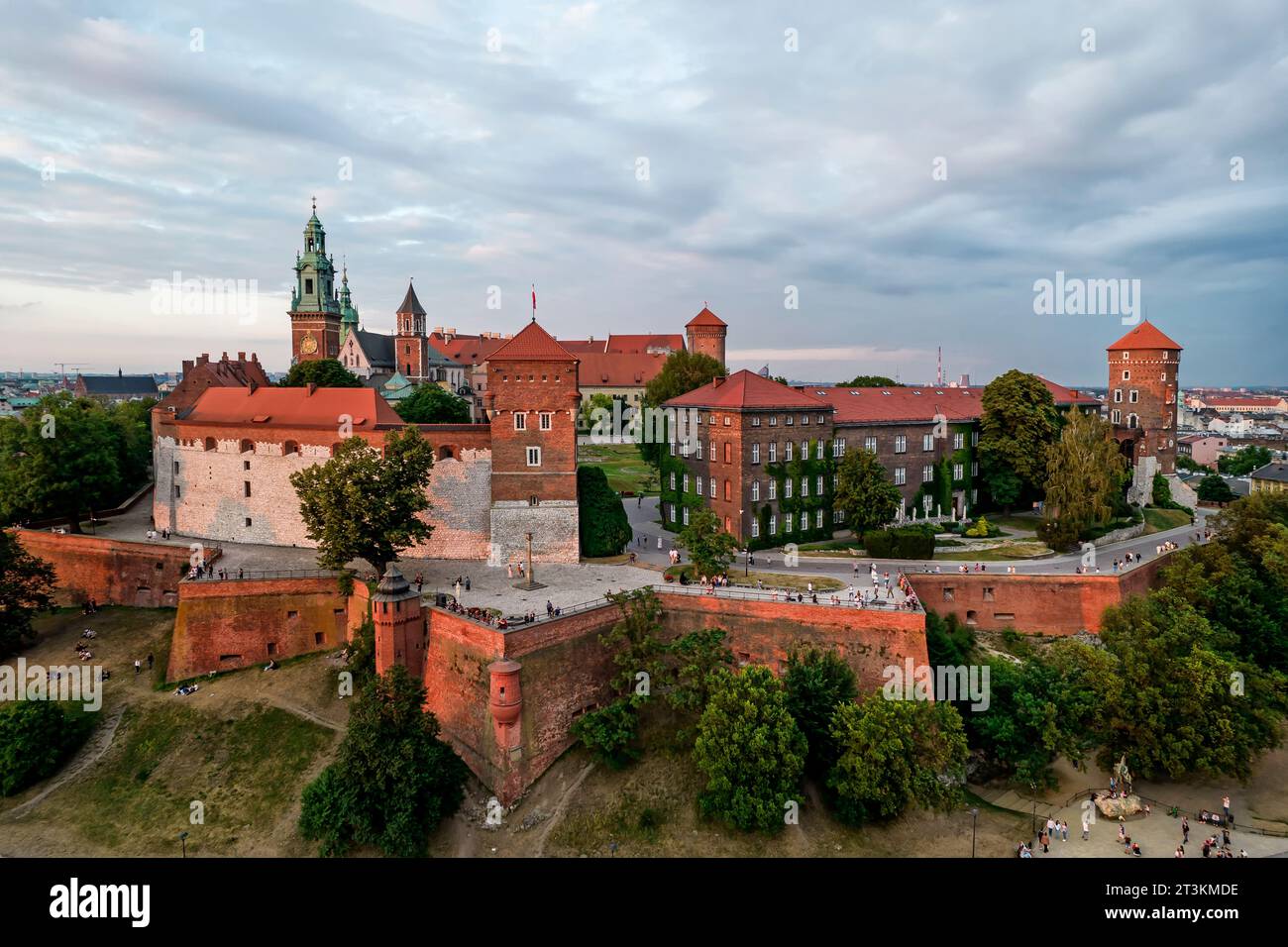 Old city night wawel castle hi-res stock photography and images - Alamy