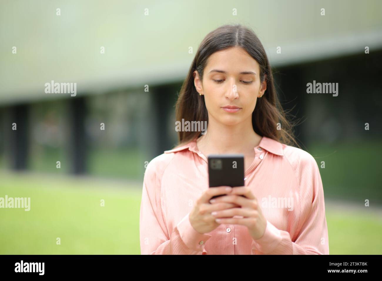 Serious business woman phone hi-res stock photography and images - Alamy