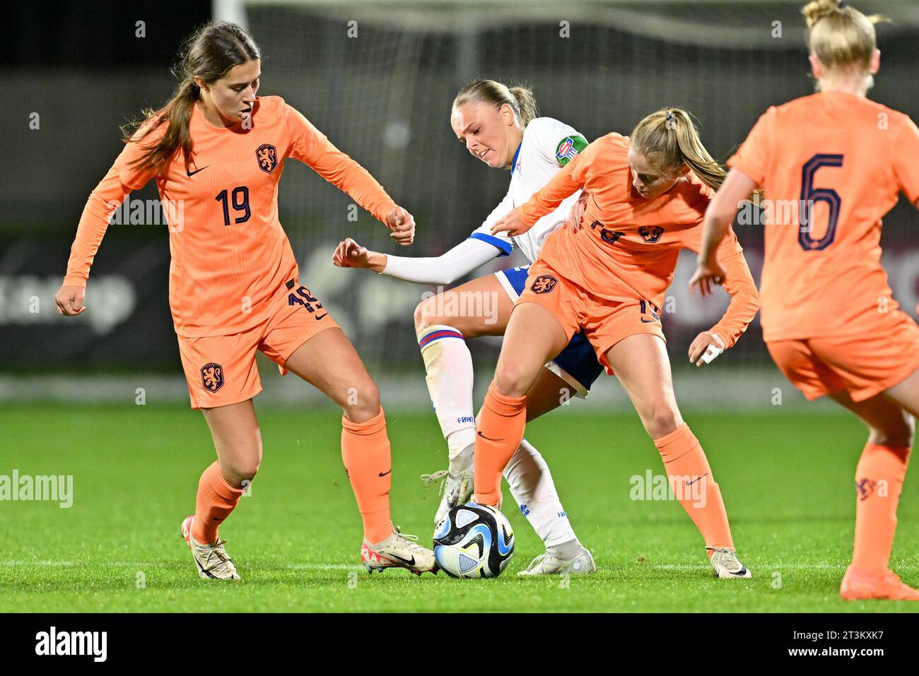 Tubize, Belgium. 25th Oct, 2023. Hanna Huizenga (19) of the Netherlands and Robine Lacroix (18 ...