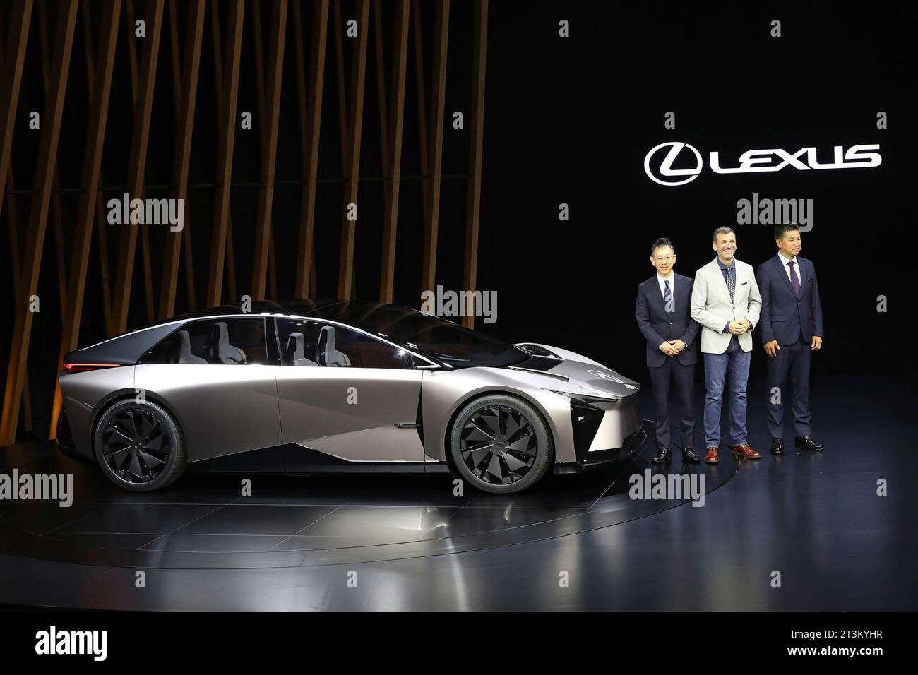 Lexus LF-ZC beim Pressetag der Japan Mobility Show 2023 auf dem ...