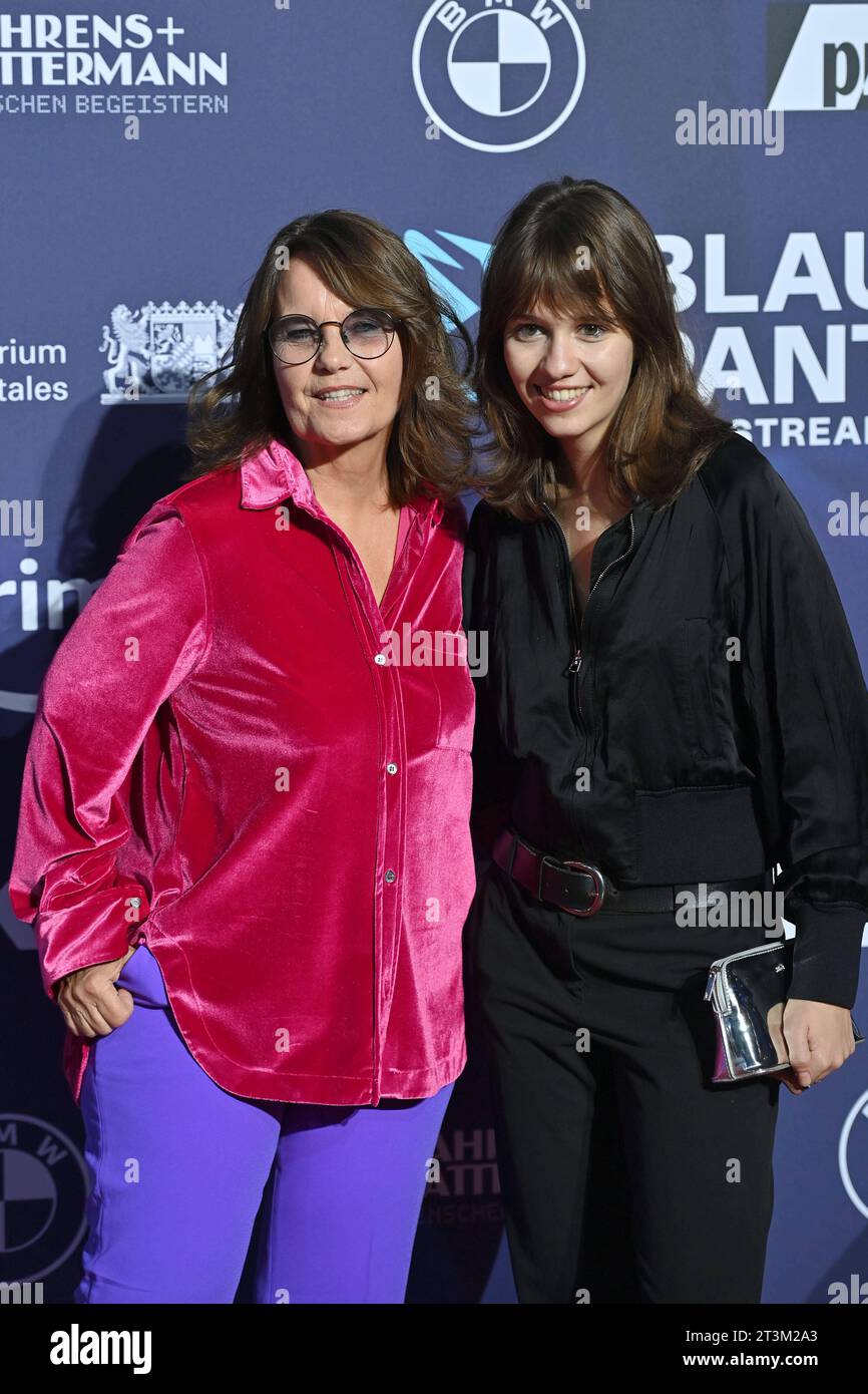 Caroline LINK Regisseurin, mit Tochter Pauline. Roter Teppich, Blauer ...