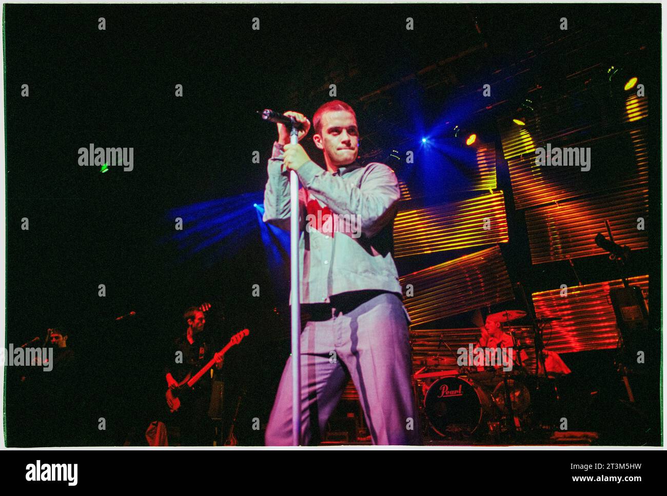 Robbie Williams Singer First Tour 1997 Robbie Williams Playing Live With His Debut Album