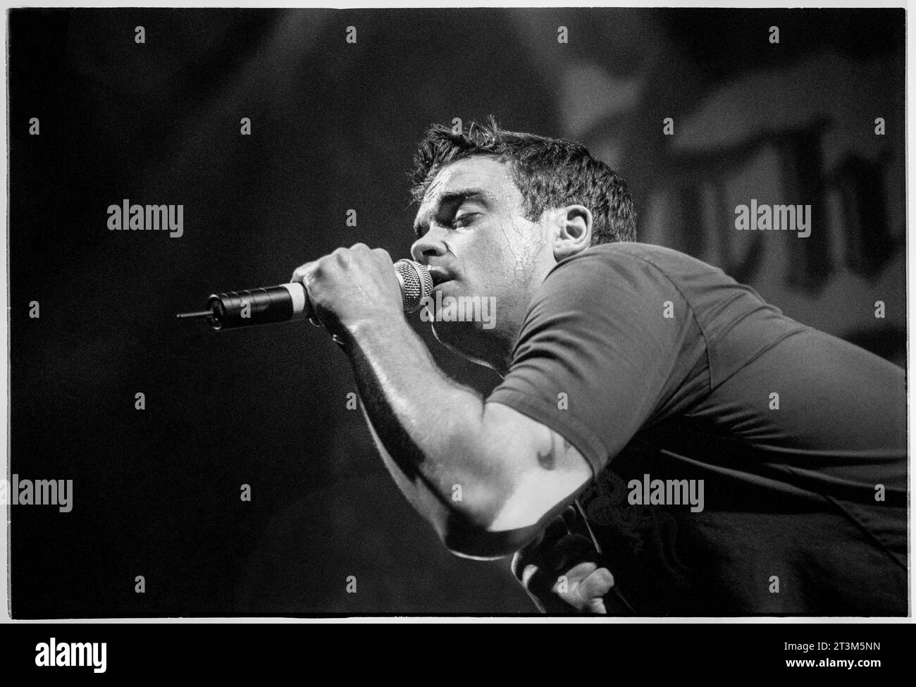 Robbie williams 90s Black and White Stock Photos & Images - Alamy