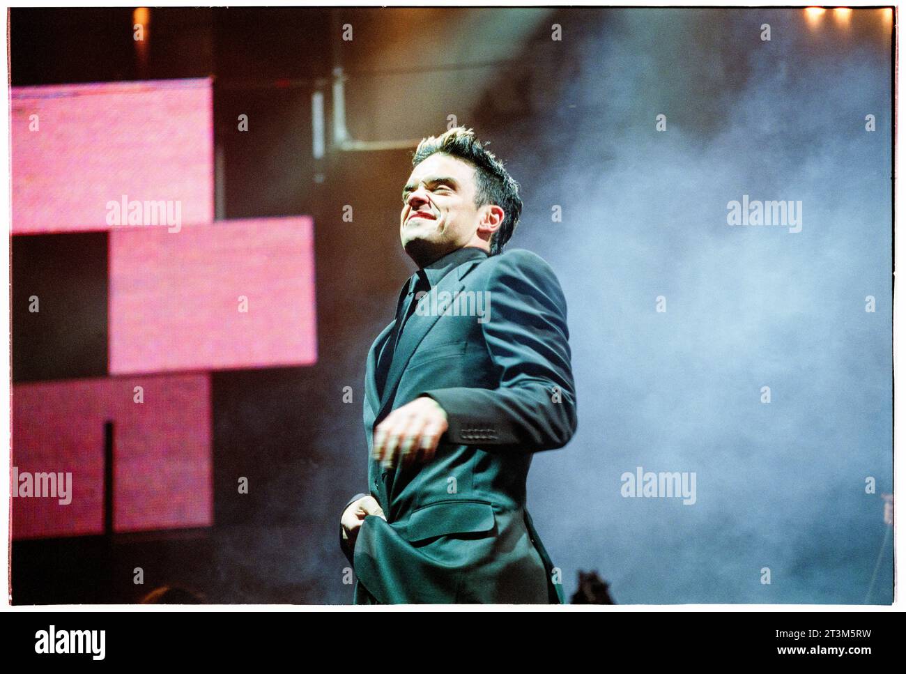 ROBBIE WILLIAMS, CARDIFF, 2001: Robbie Williams dances like a horse on ...