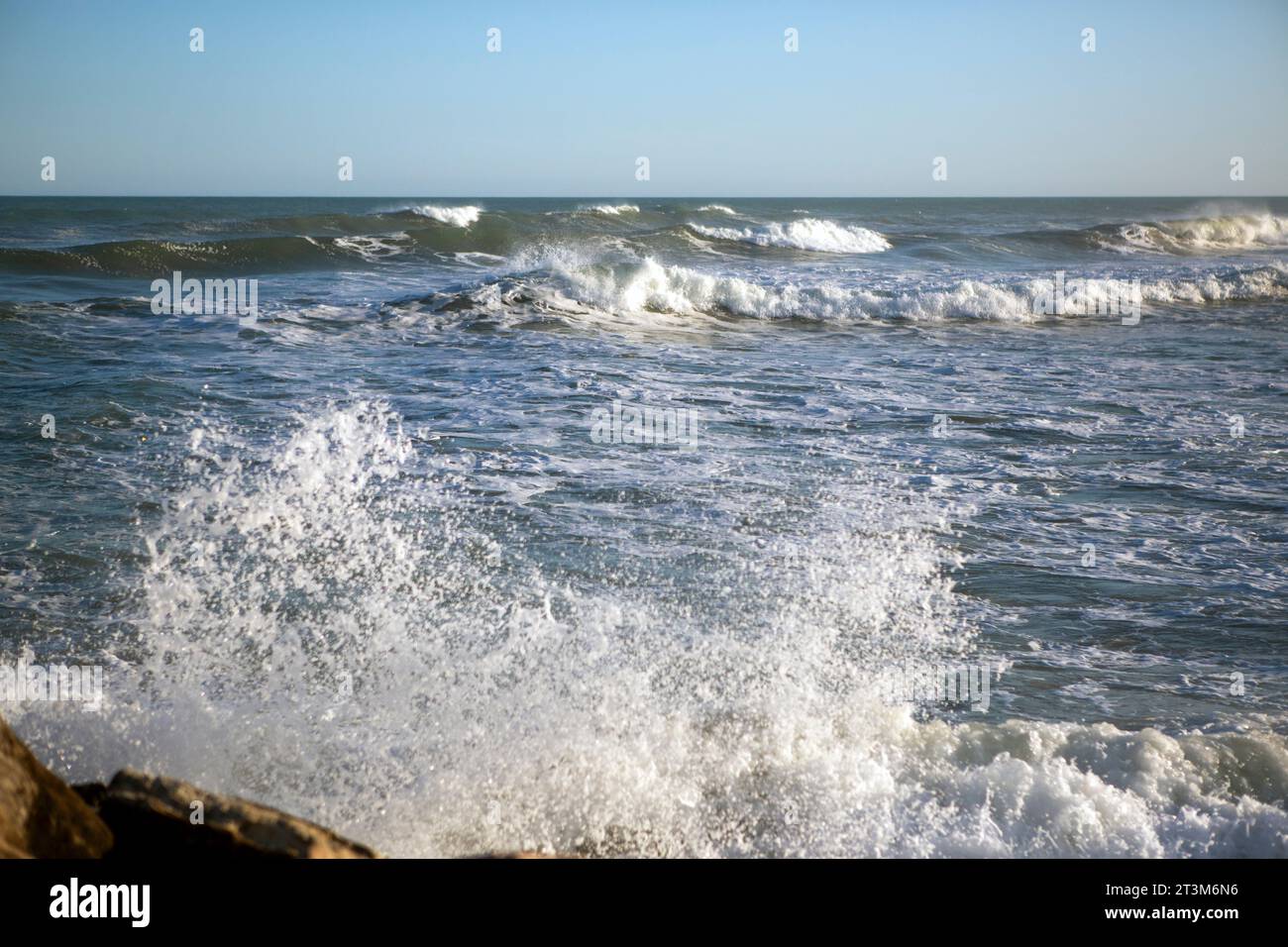 Ocean view waves splashing beach hi-res stock photography and images ...