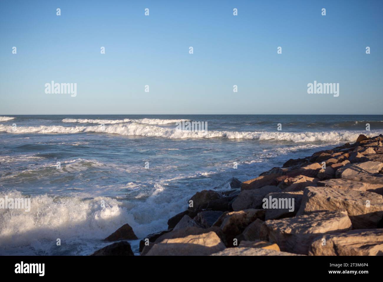 Sea shore beautiful waves foam hi-res stock photography and images - Alamy