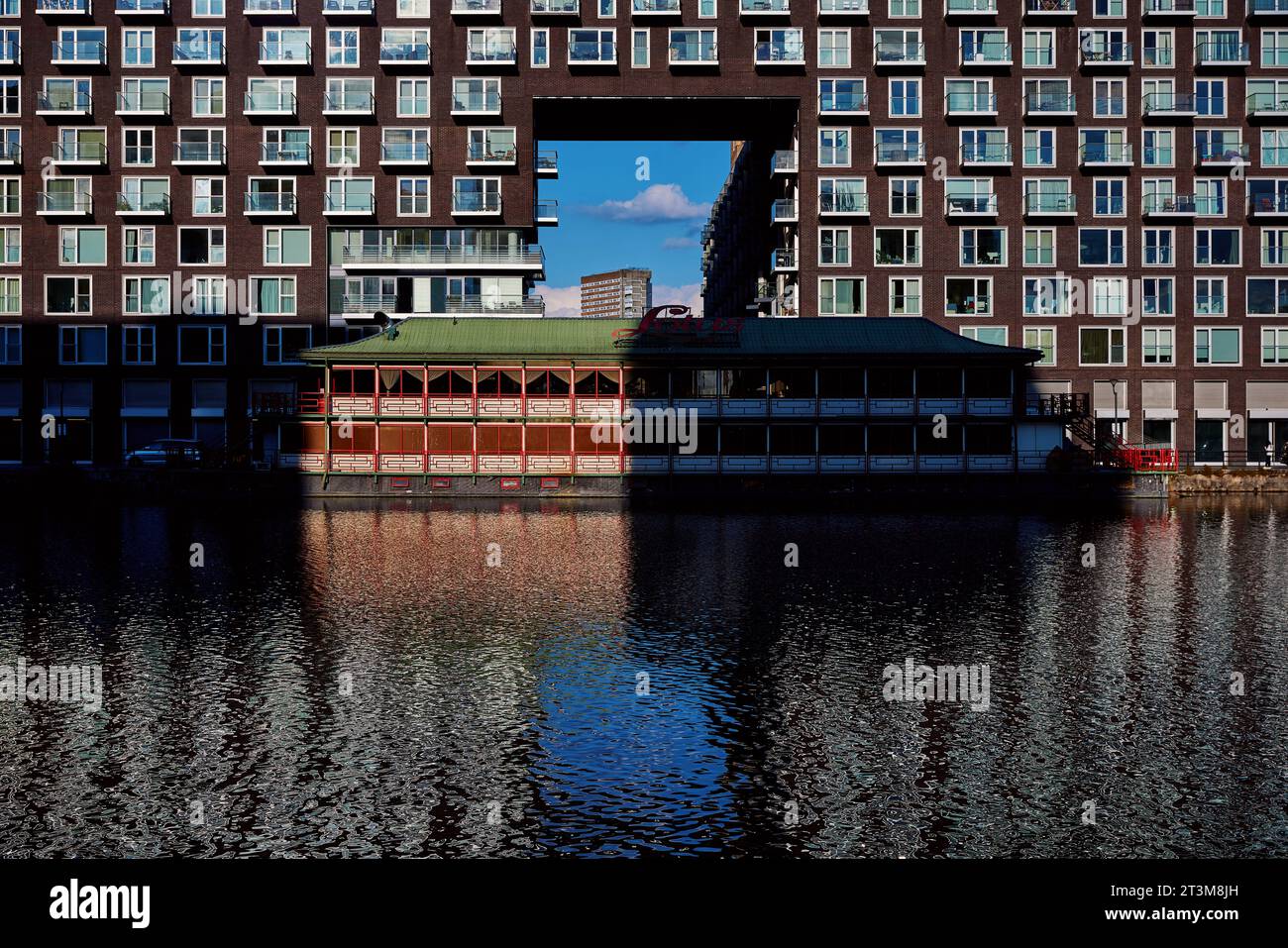 Baltimore Wharf, apartment building by Millwall Inner Dock, Isle of ...