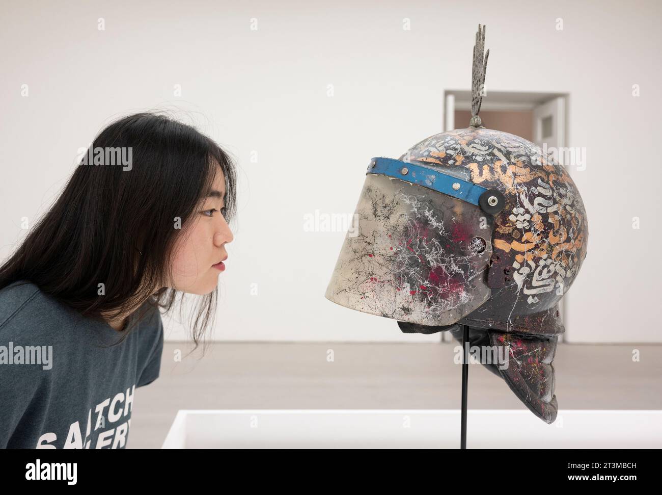 16 riot helmets from uk front line disorder operations hi-res stock ...